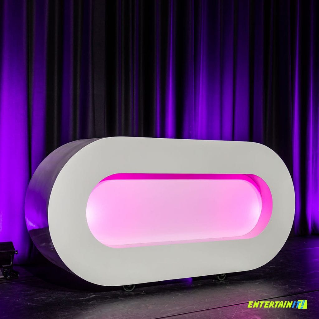 Prachtige witte ovale LED DJ Booth huren? - ENTERTAINIT!